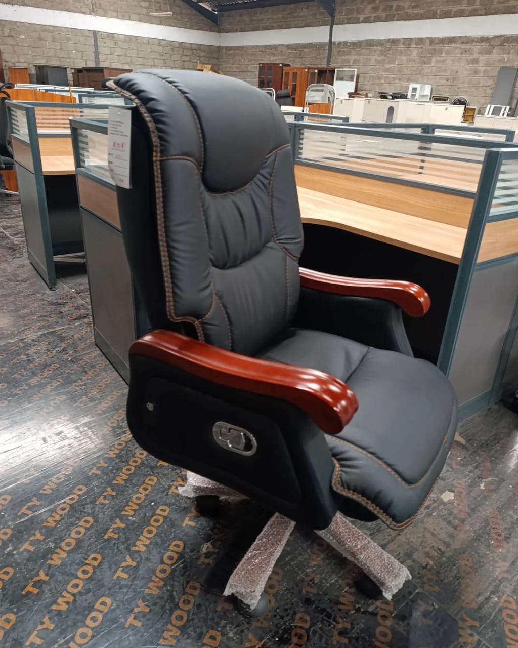 Puffy Detailing Office Chair - Primo Shop - Furniture Shop in Kenya