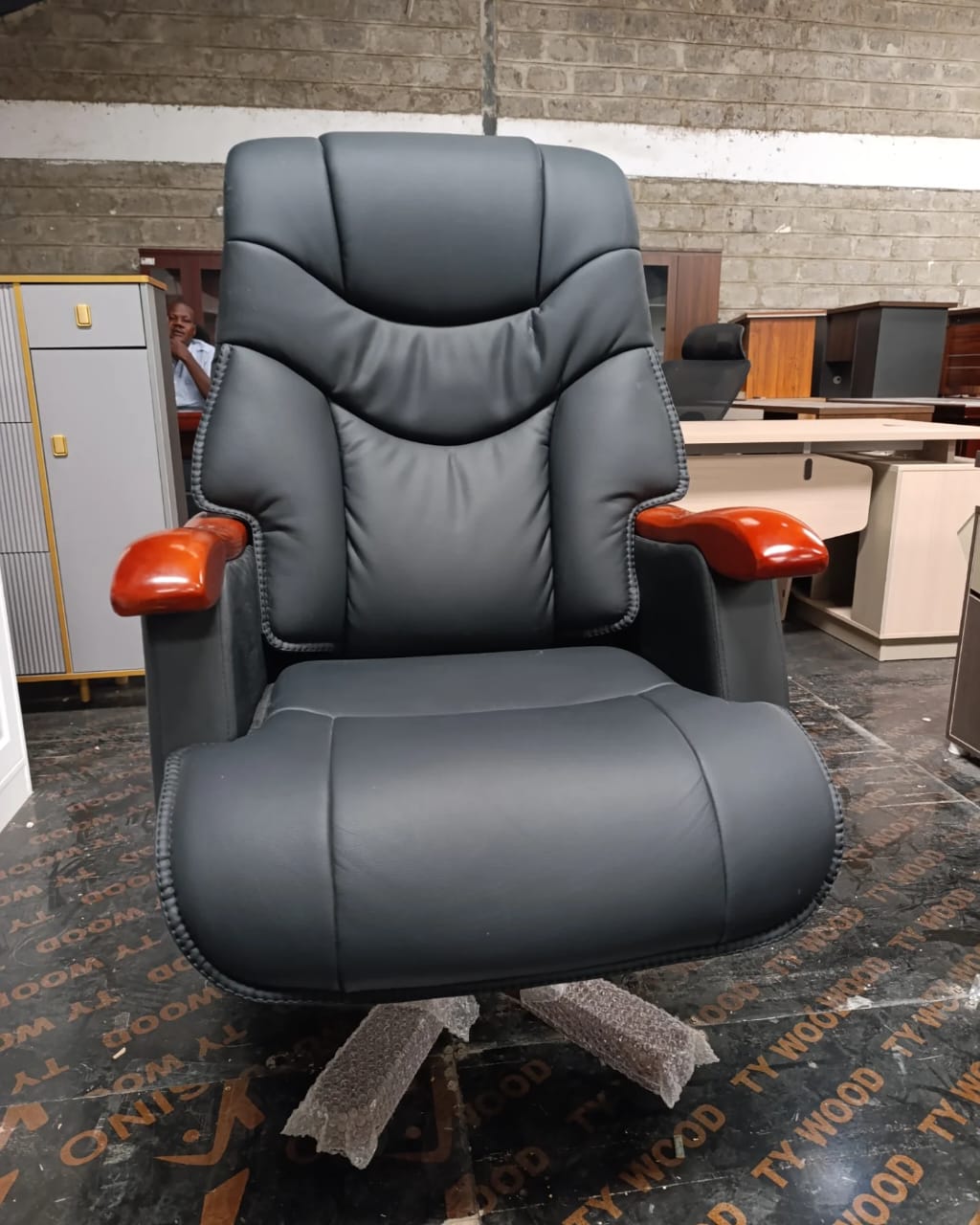Puffy Detailing Office Chair - Primo Shop - Furniture Shop in Kenya